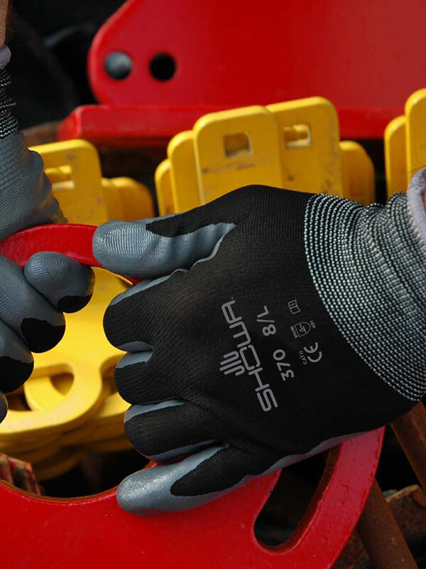 Showa 370 Black - Woodend Limited | Safety Equipment Experts